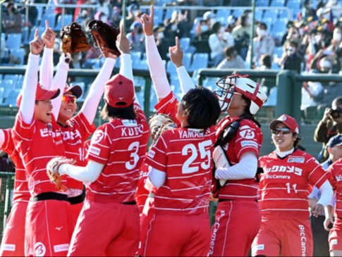 Les Bee Queen de Yukiko Ueno gagnent leur troisième titre consécutif en ...