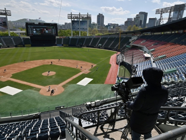 KBO returns to empty ballparks after coronavirus spike - World Baseball ...