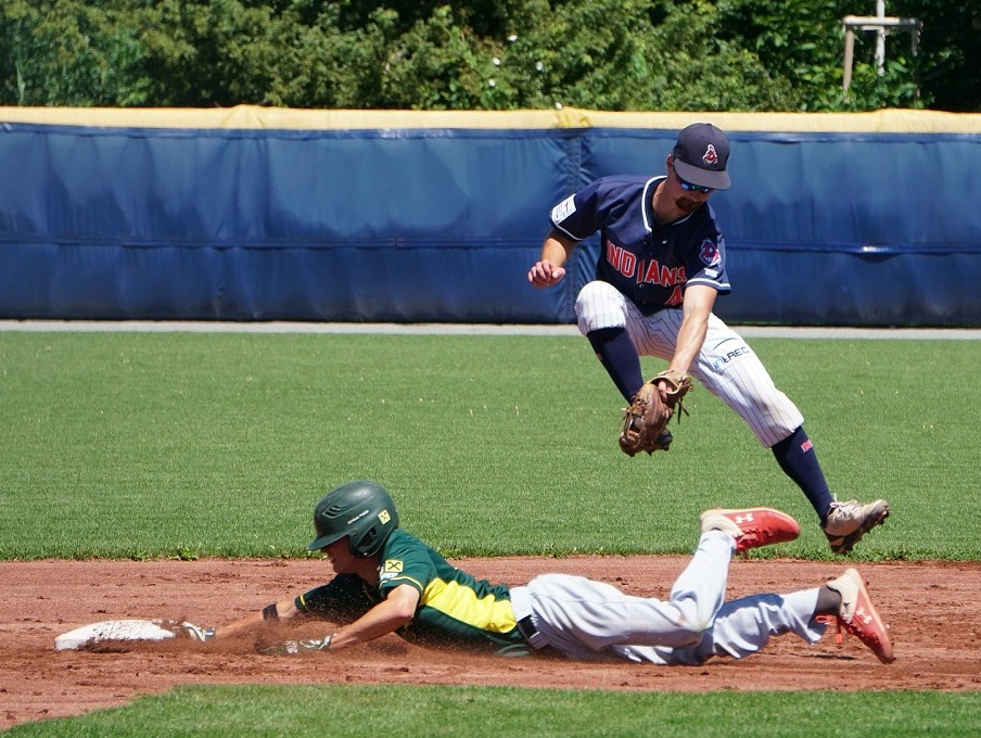 Sweeps für Athletics und Indians | Split im NÖ-Derby - Austrian ...
