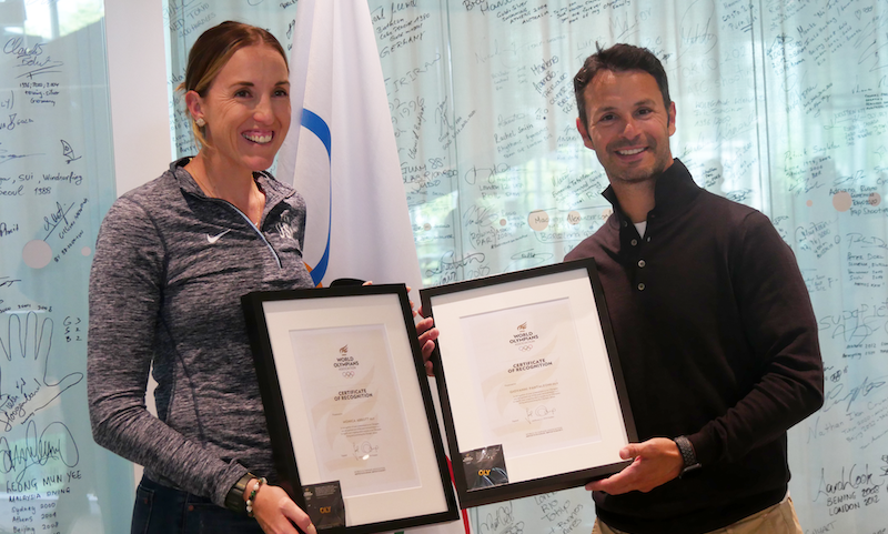 Monica Abbott y Giovanni Pantaleoni firman el Muro de los Deportistas ...