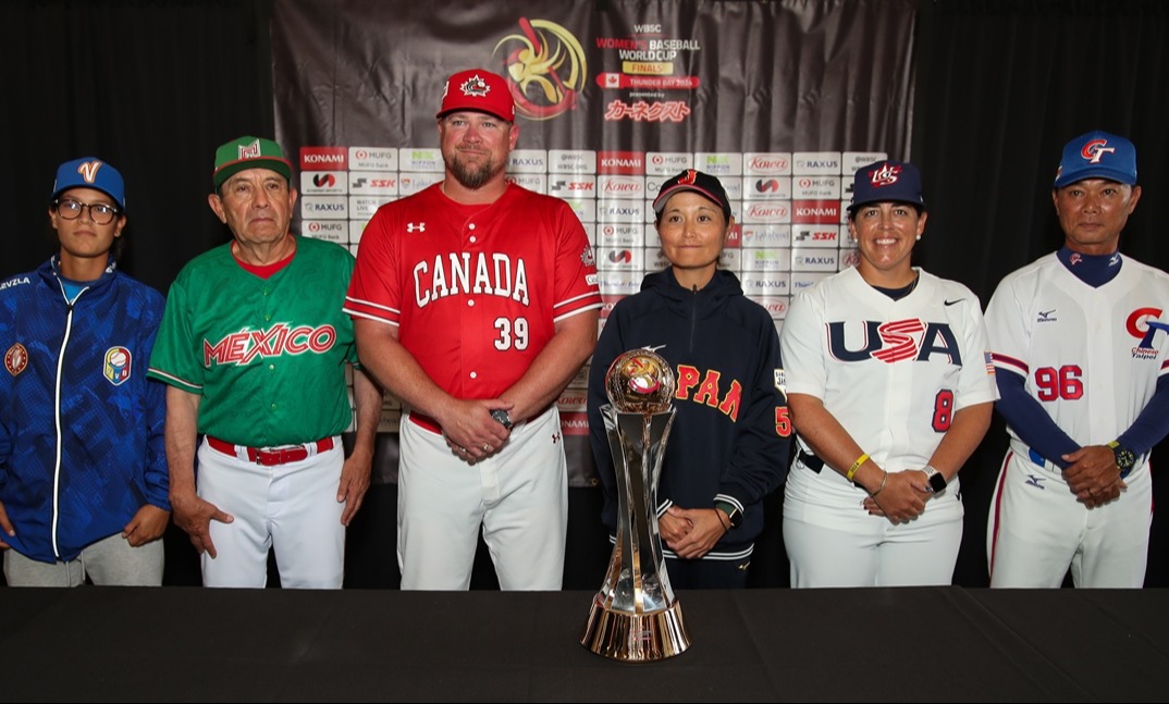 Mánager y capitanes discuten el futuro del béisbol femenino durante la ...
