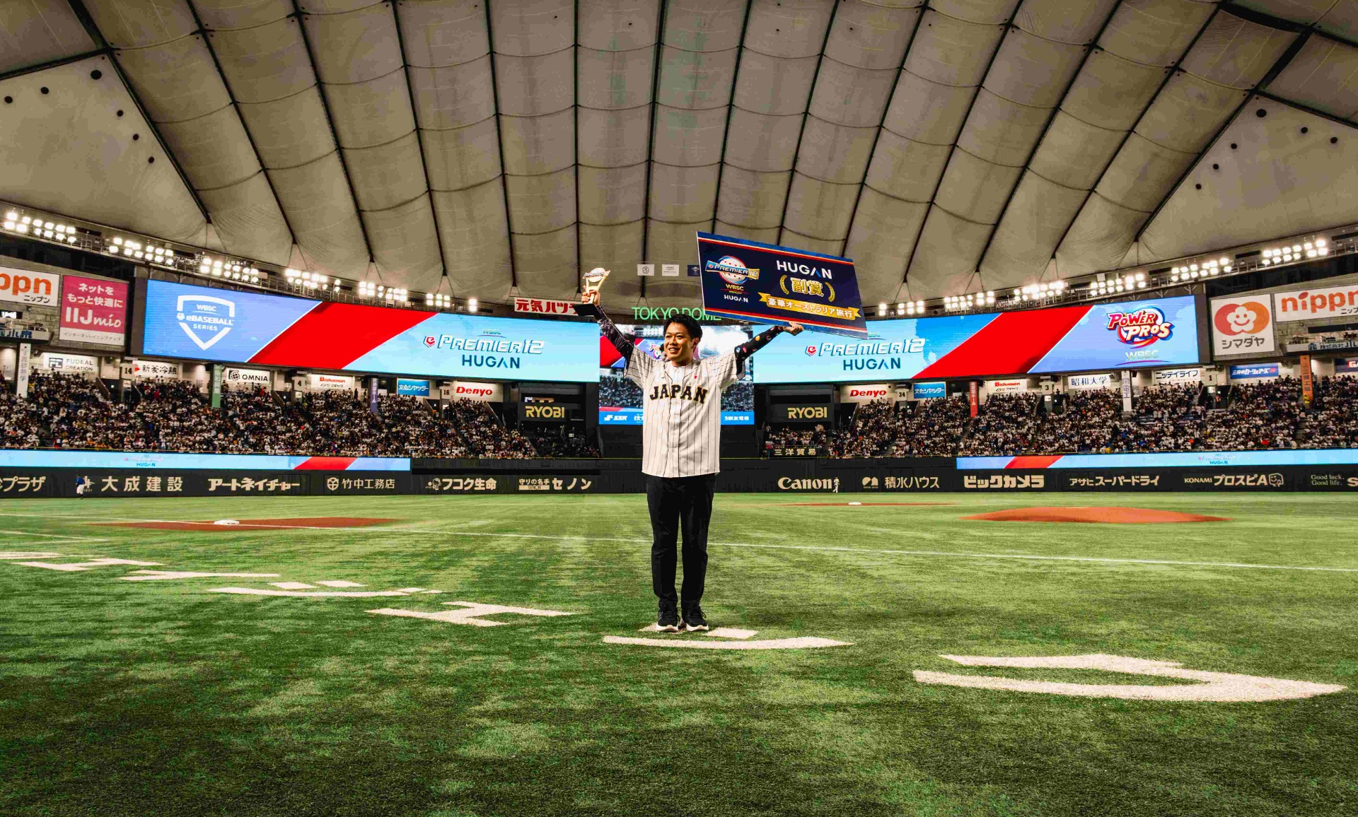 SHORA garde sa couronne mondiale, entre dans l'histoire en remportant l ...