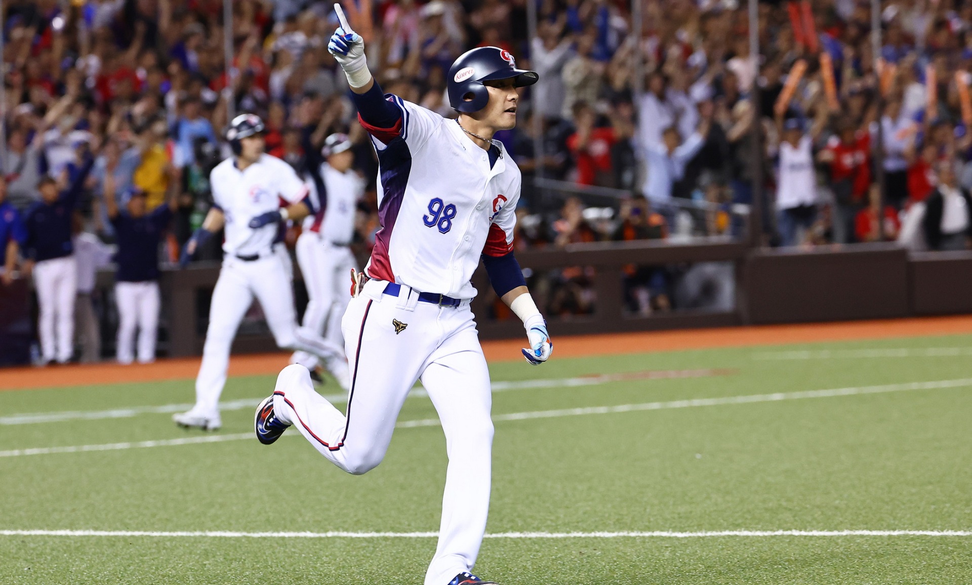 Chinese Taipei take home opener against Korea in front of full house - World Baseball Softball ...