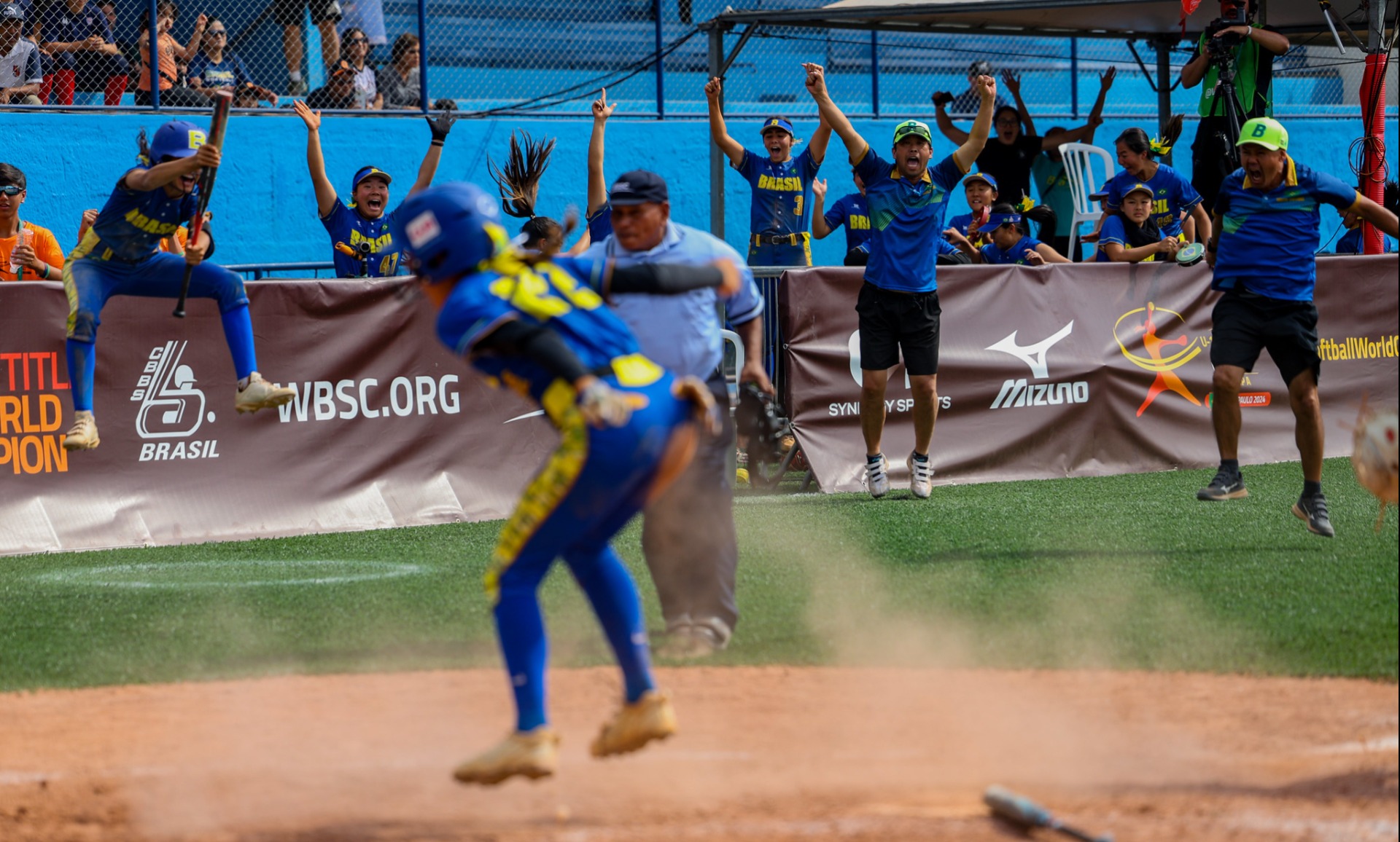 Emily Freitas’ walk-off thrills home crowd in narrow win over Colombia ...