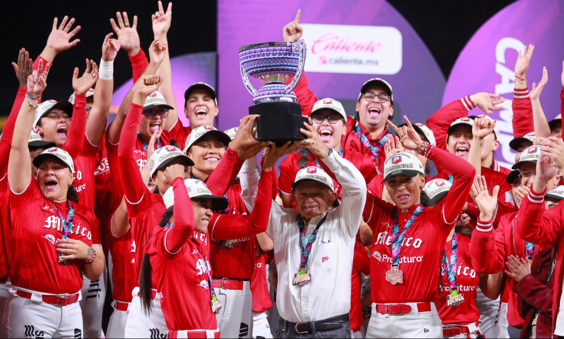 Diablos Rojos win Mexican Softball League in front of 12,000 fans ...