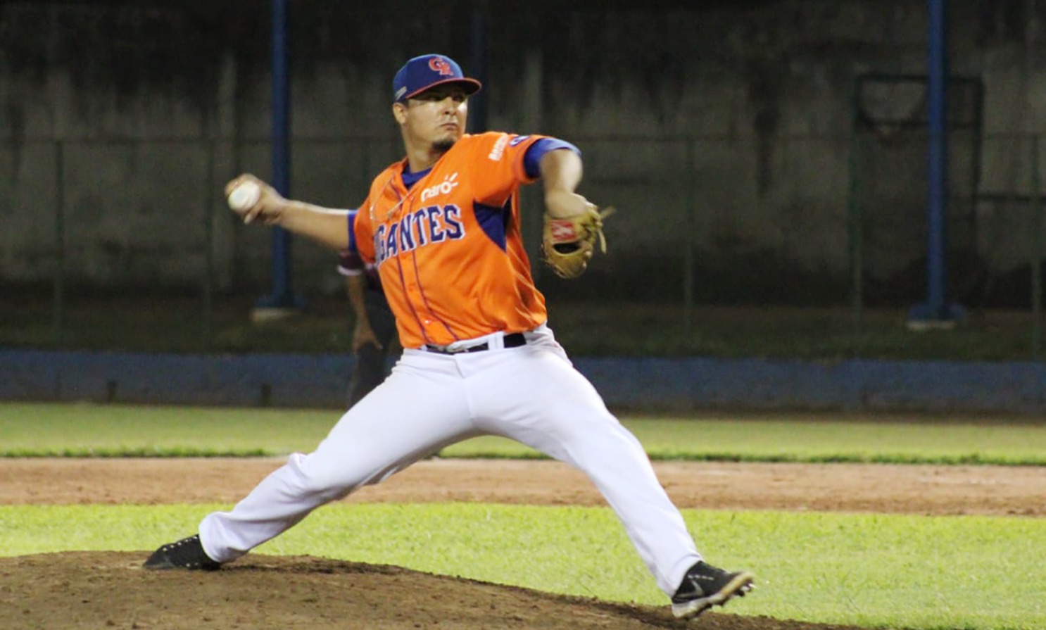 Medrano aprieta y Gigantes siguen comandando el Round Robin - APBN ...